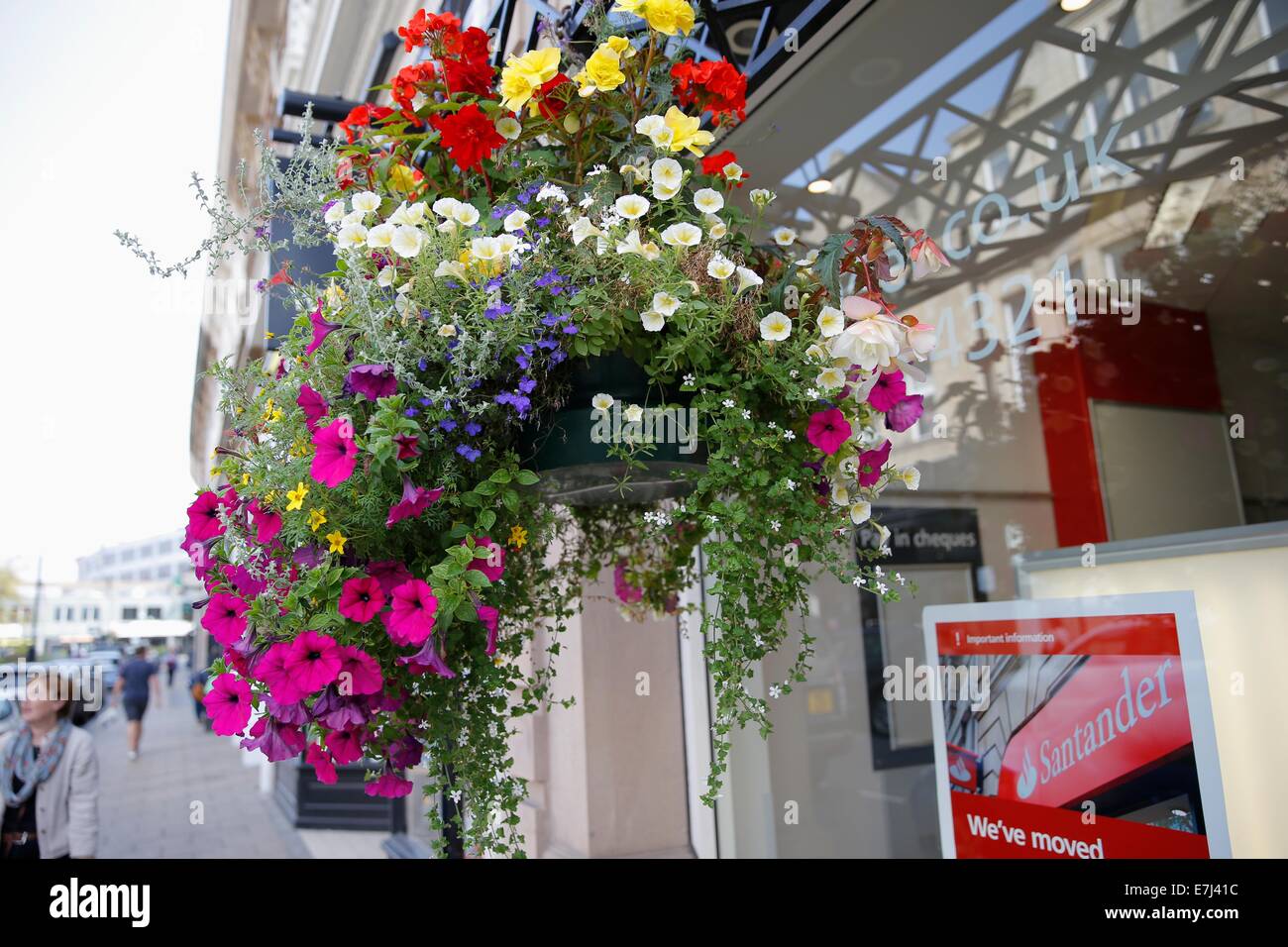 Harrogate Shops and People Stock Photo - Alamy