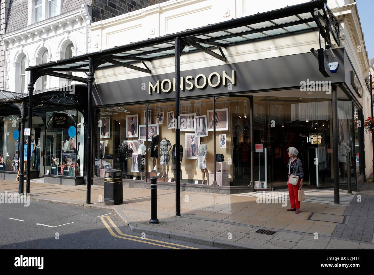 Harrogate Shops and People Stock Photo - Alamy