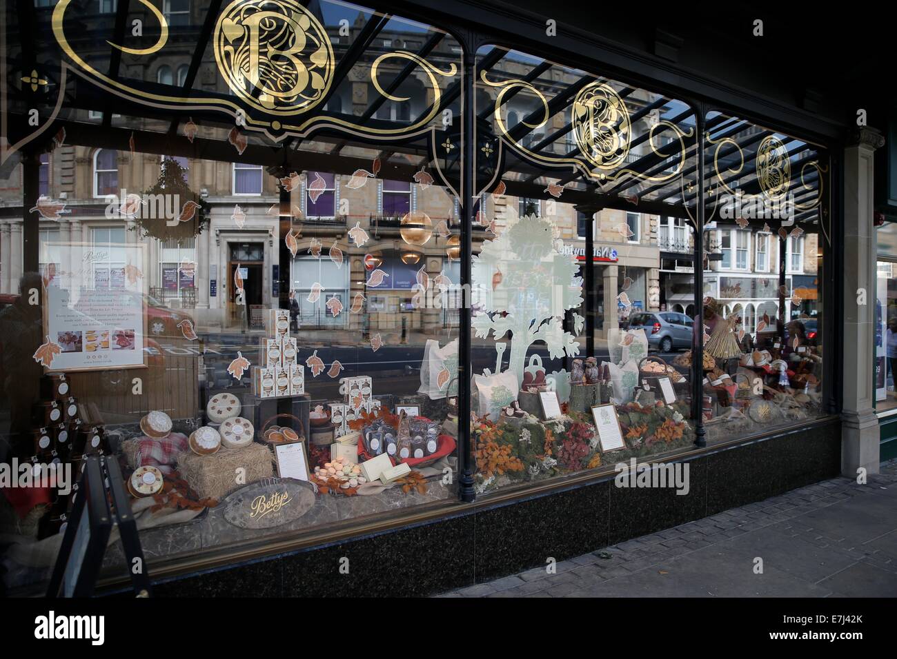 Harrogate town center shops Stock Photo - Alamy
