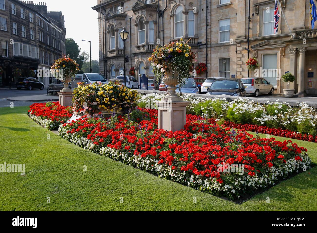 Harrogate street hi-res stock photography and images - Alamy