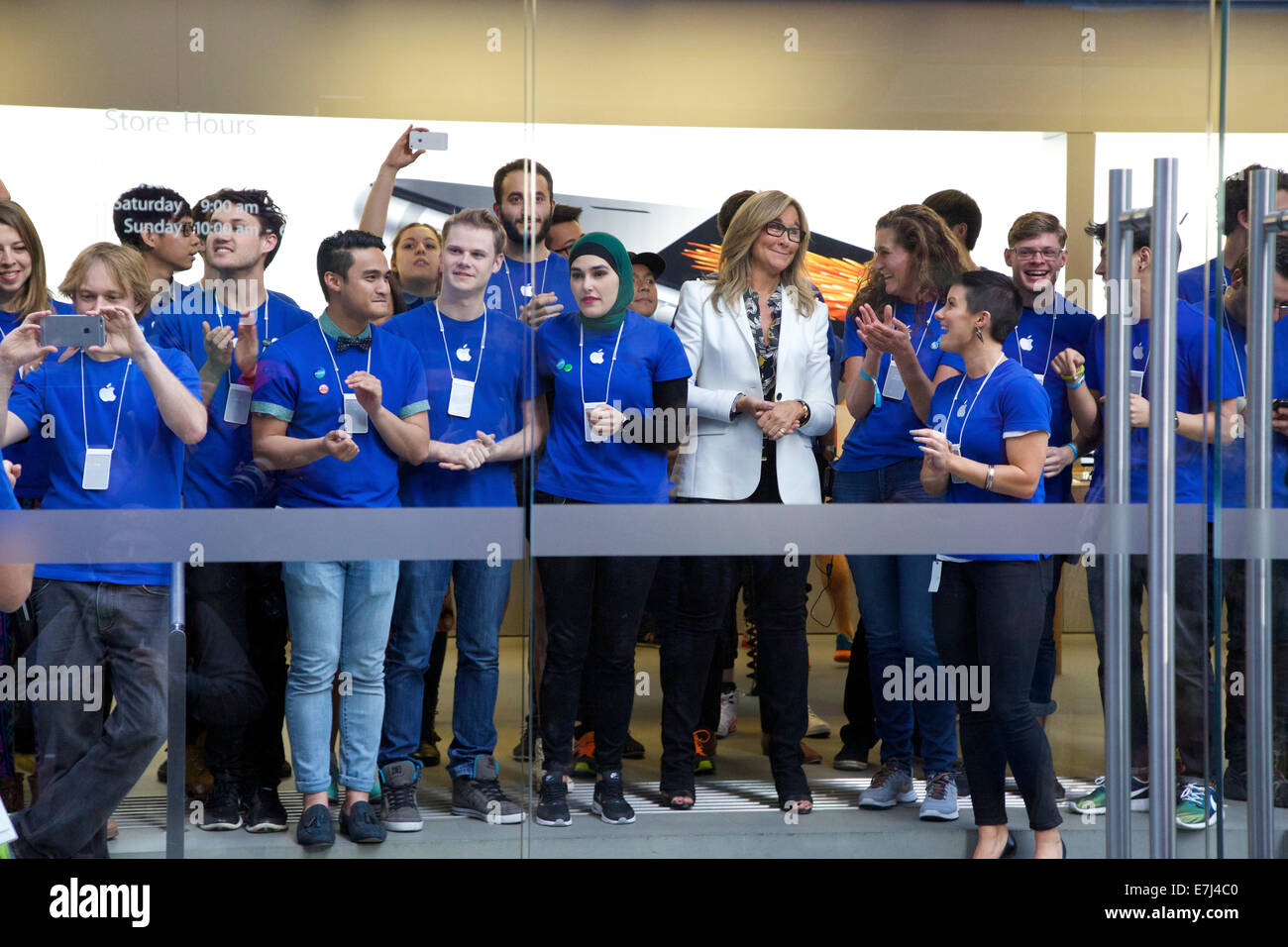 Apple staff australia hi-res stock photography and images - Alamy