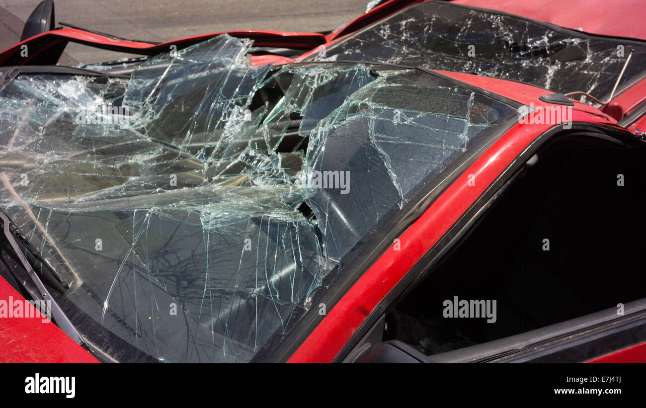 Crushed auto hi-res stock photography and images - Alamy