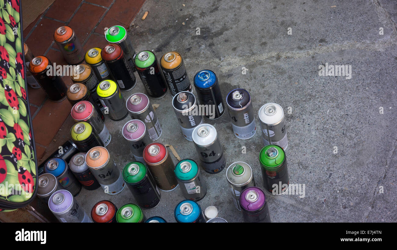 Spray cans hi-res stock photography and images - Alamy