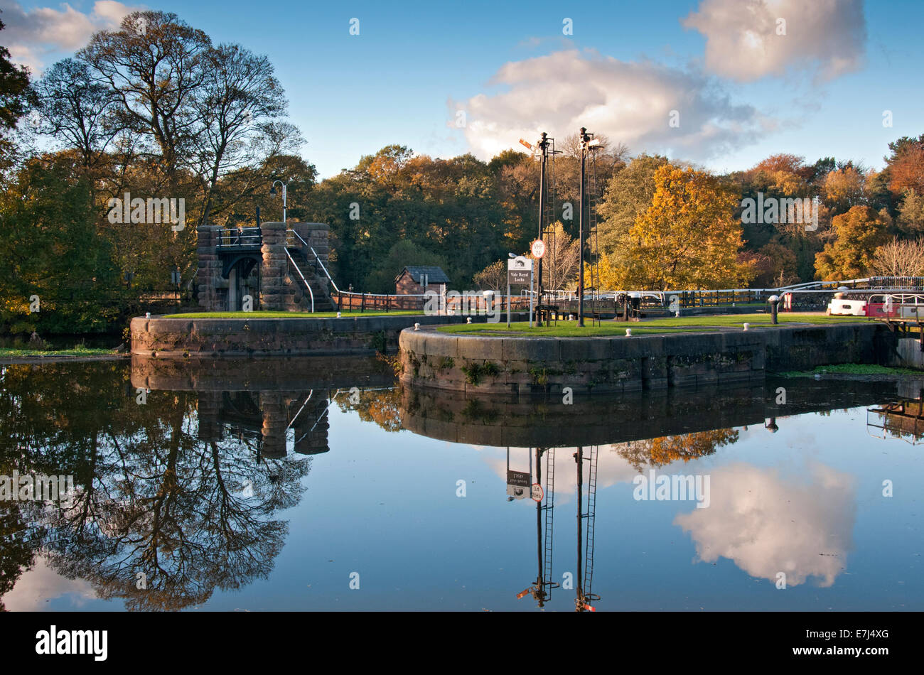 Vale Royal Locks in Autumn on the River Weaver, Weaver Navigation, Near ...