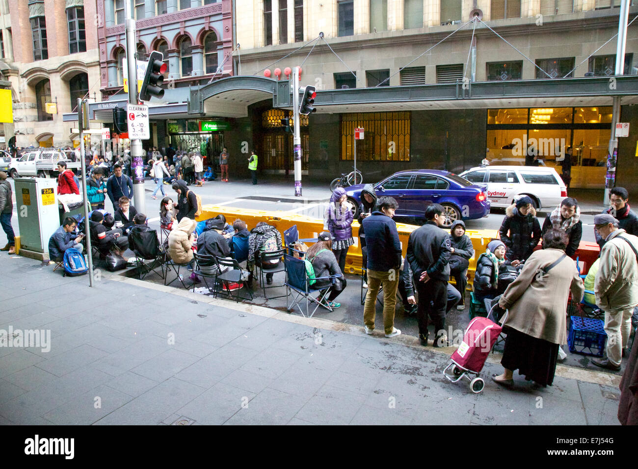 Hundreds people queued for hi-res stock photography and images - Alamy