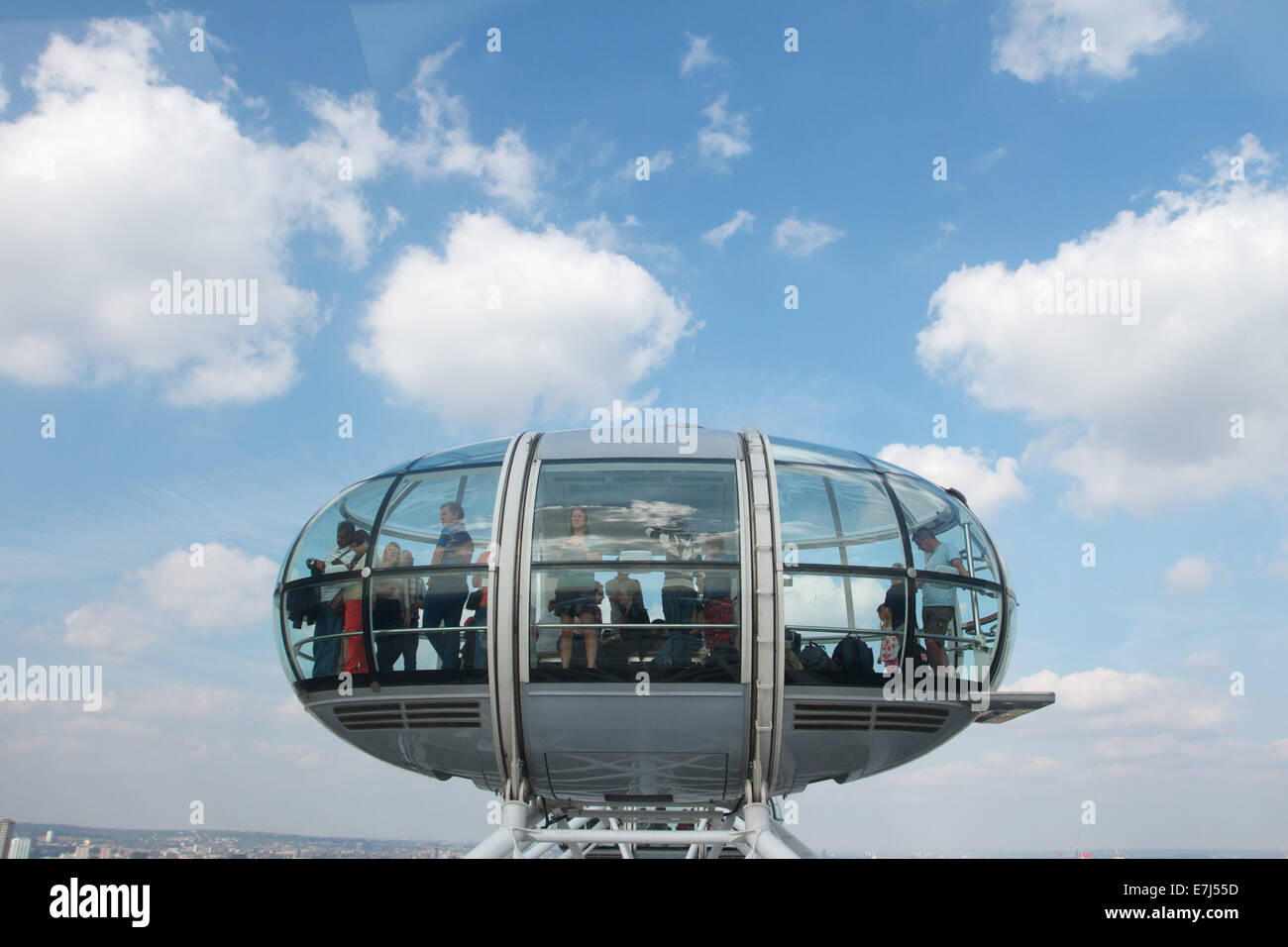 London eye pod hi-res stock photography and images - Alamy