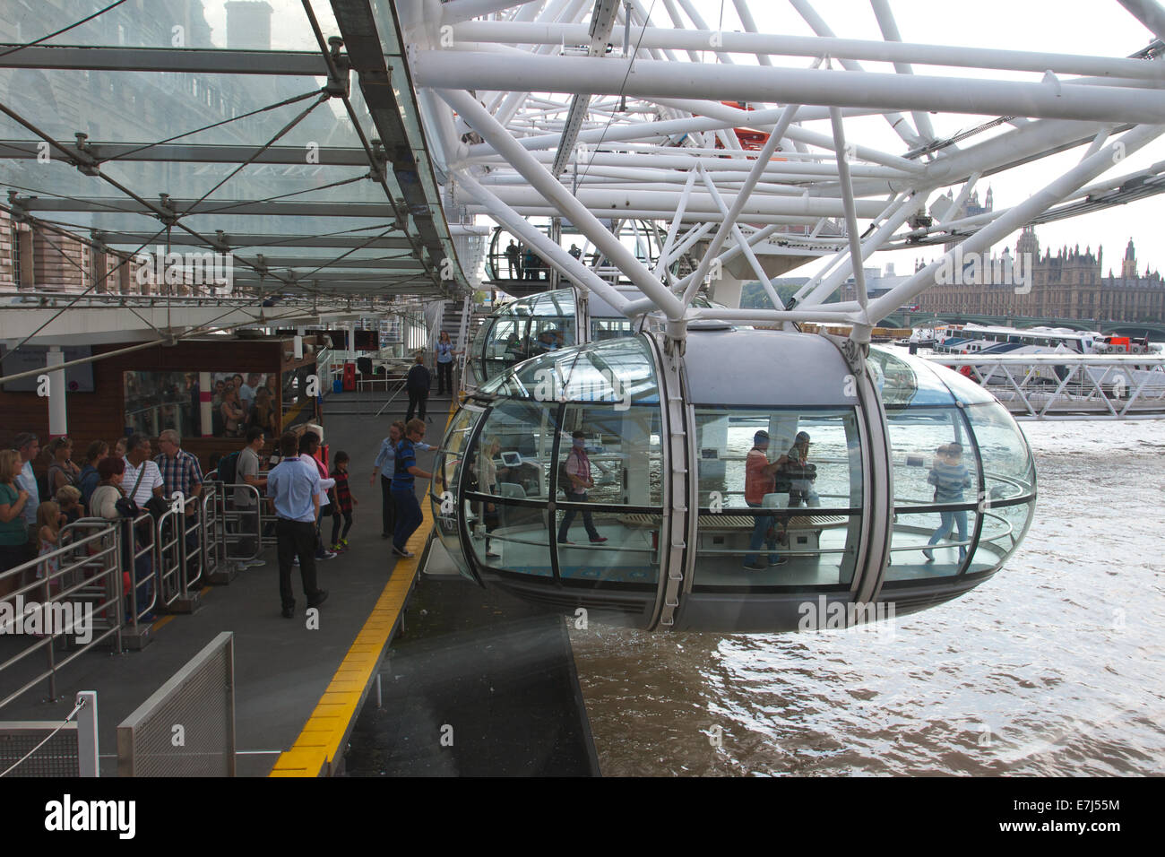Millennium Wheel London Eye South London Eye, boarding platform,Thames ...