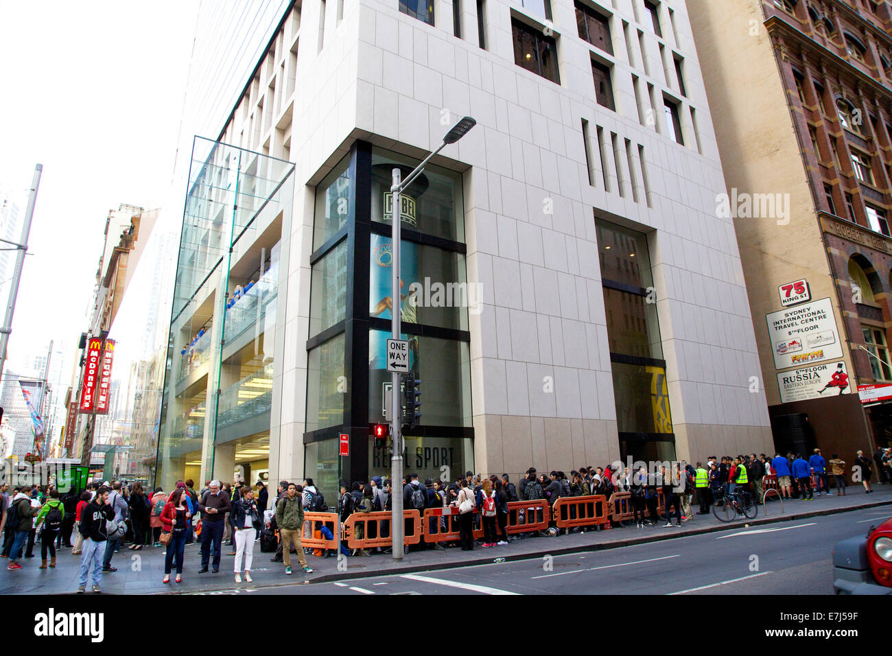 Hundreds people queue hi-res stock photography and images - Alamy