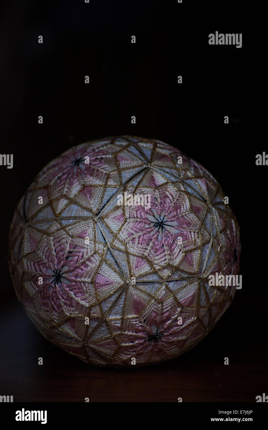 Dark japanese pattern hi-res stock photography and images - Alamy