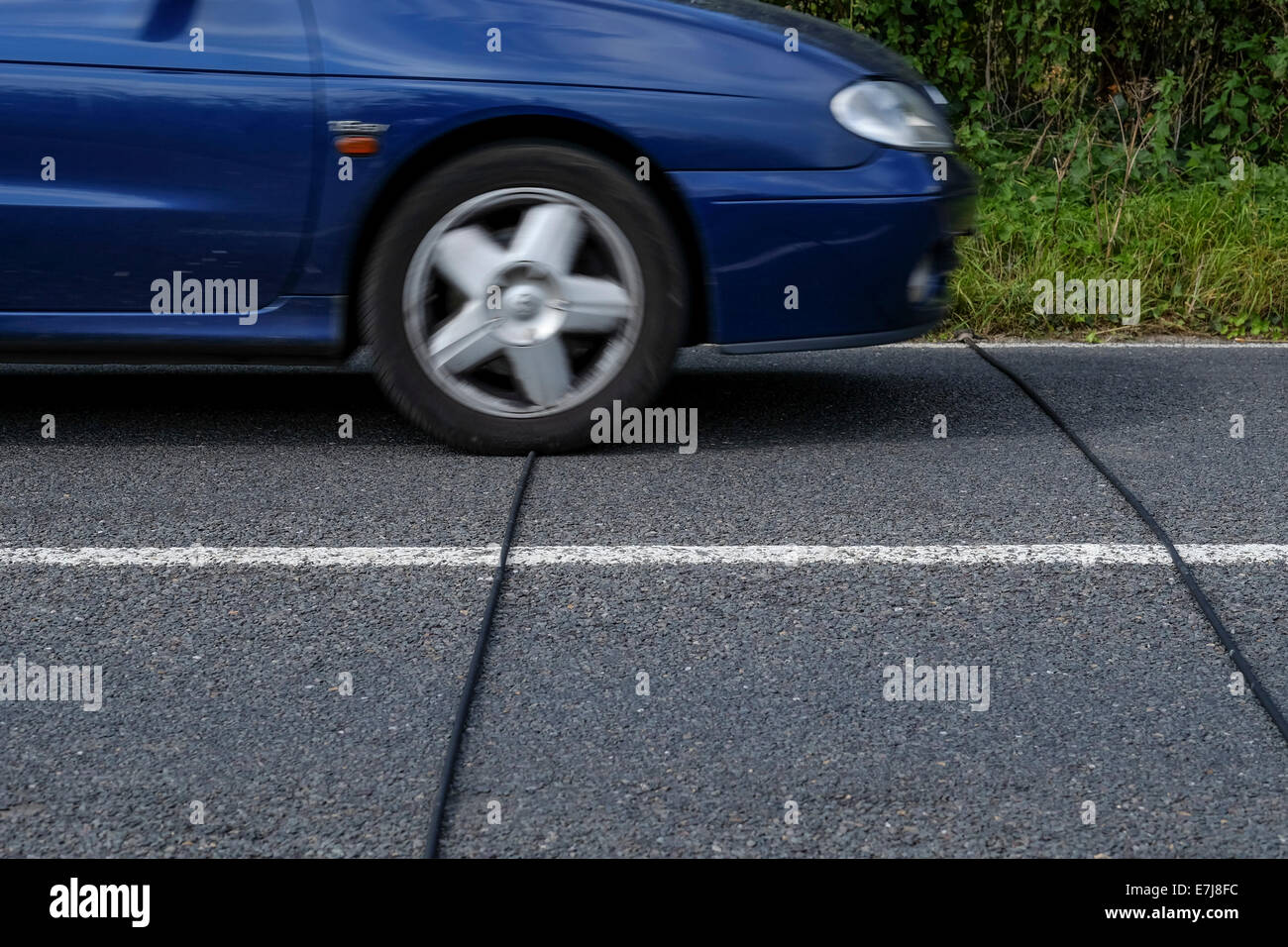 Car Wheel Crossing A Road Traffic Survey Cable Stock Photo Alamy car-wheel-crossing-a-road-traffic-survey-cable-stock-photo-alamy