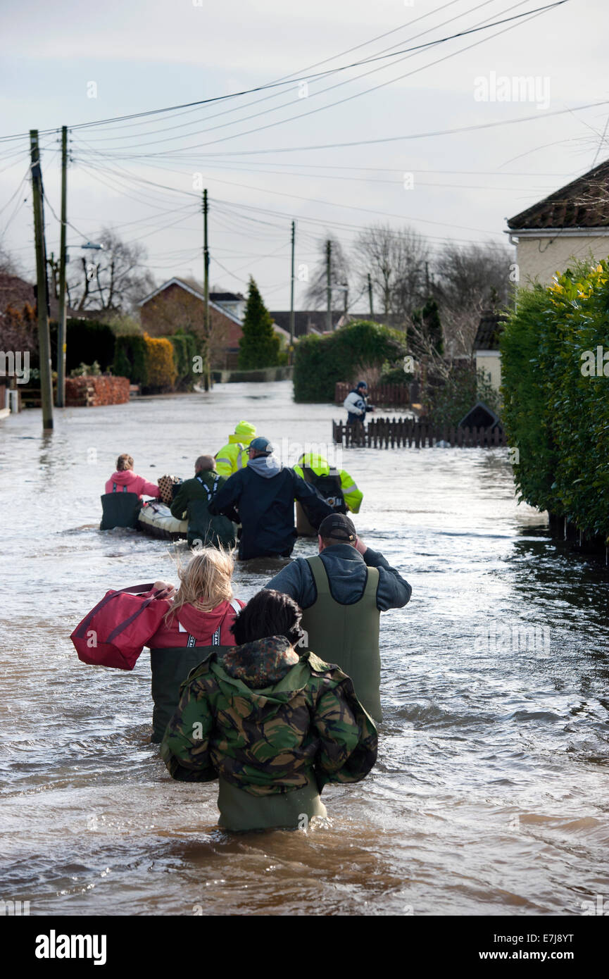 Family evacuating house hi-res stock photography and images - Alamy