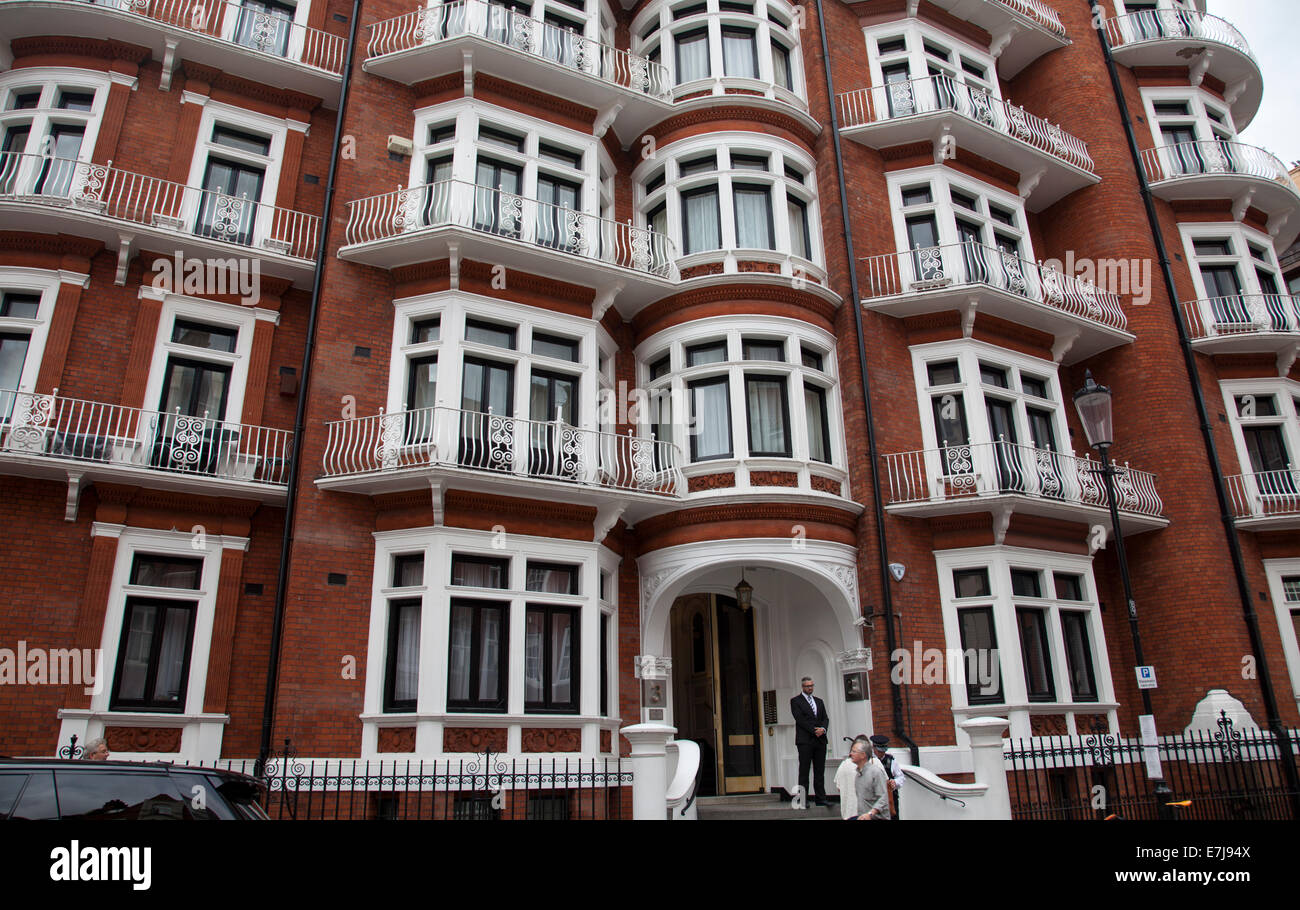 Embassy of Ecuador Doorway in London Knightsbridge - UK Stock Photo - Alamy
