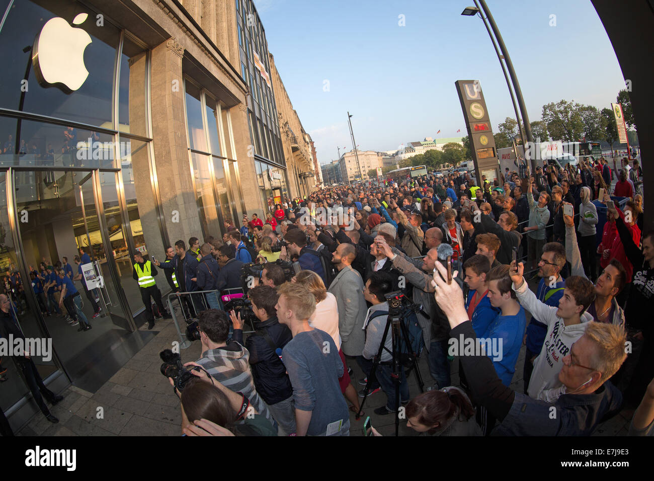 Large crowd gathers outside hi-res stock photography and images - Alamy