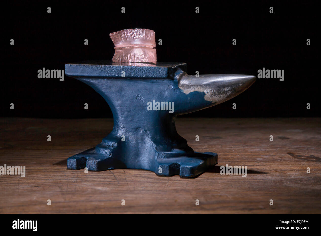 Anvil top form hi-res stock photography and images - Alamy