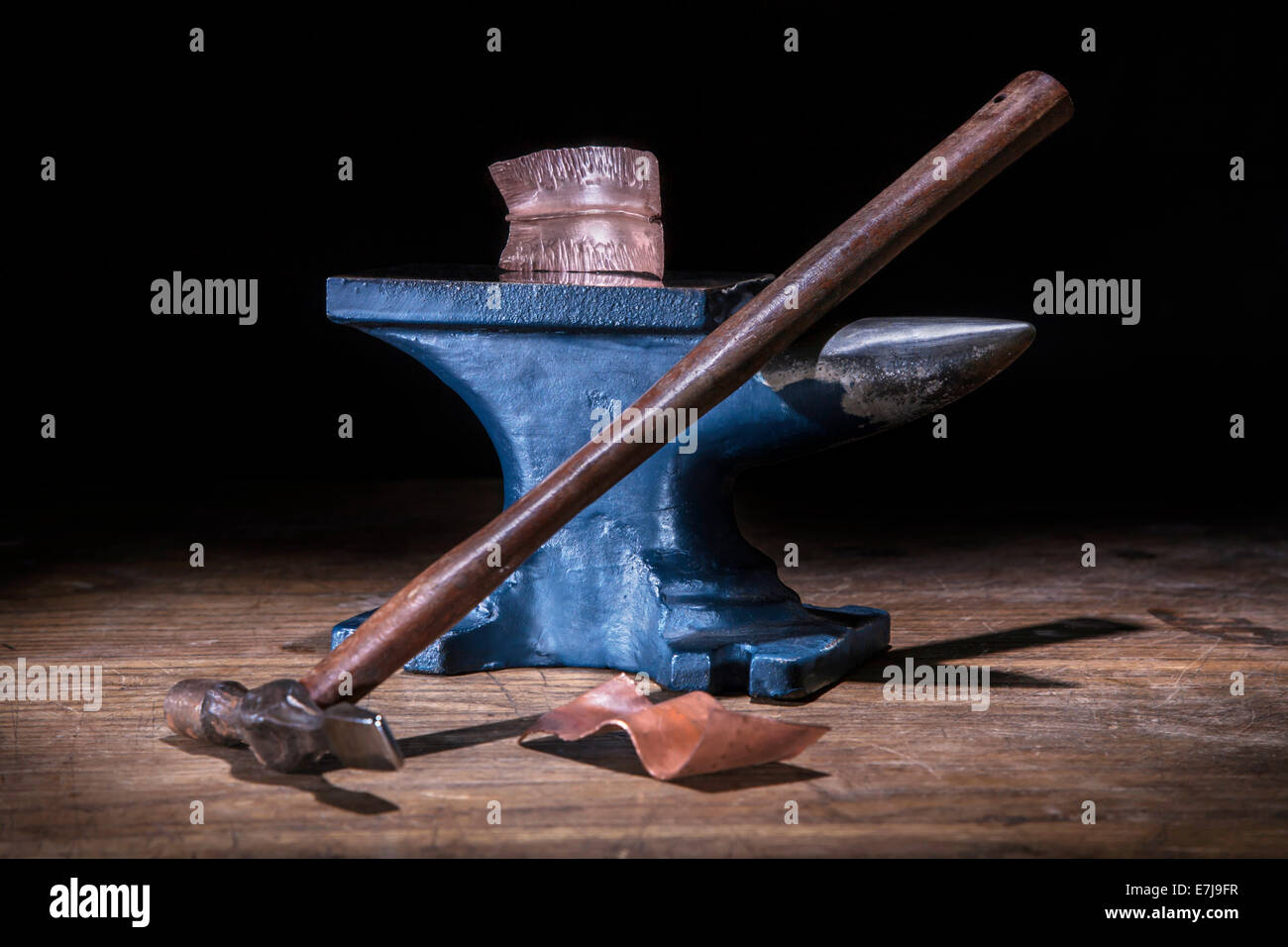 Hammer and anvil hi-res stock photography and images - Alamy