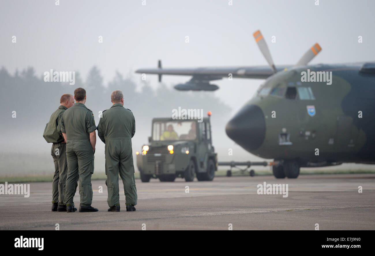 Hohn, Germany. 19th Sep, 2014. Three soldiers look at a Transall ...