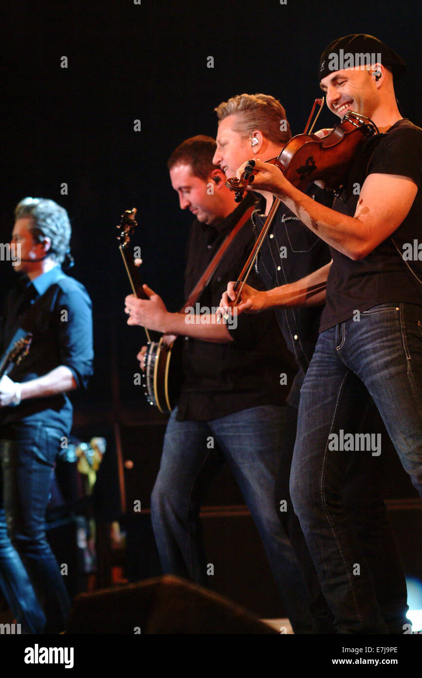 American country band hi-res stock photography and images - Alamy