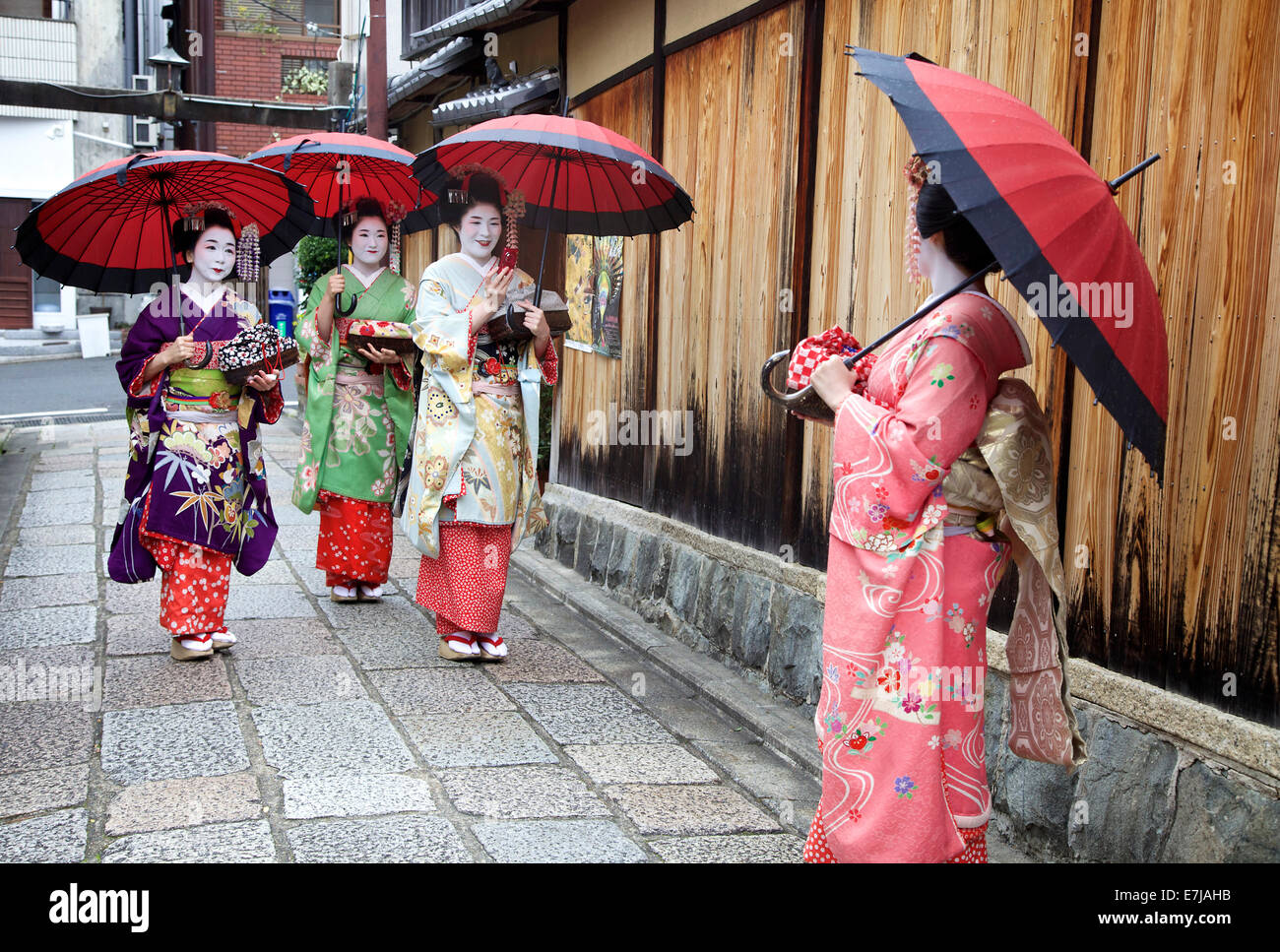 Japanese women, female beauty, geishas posing for a photo, Gion area ...