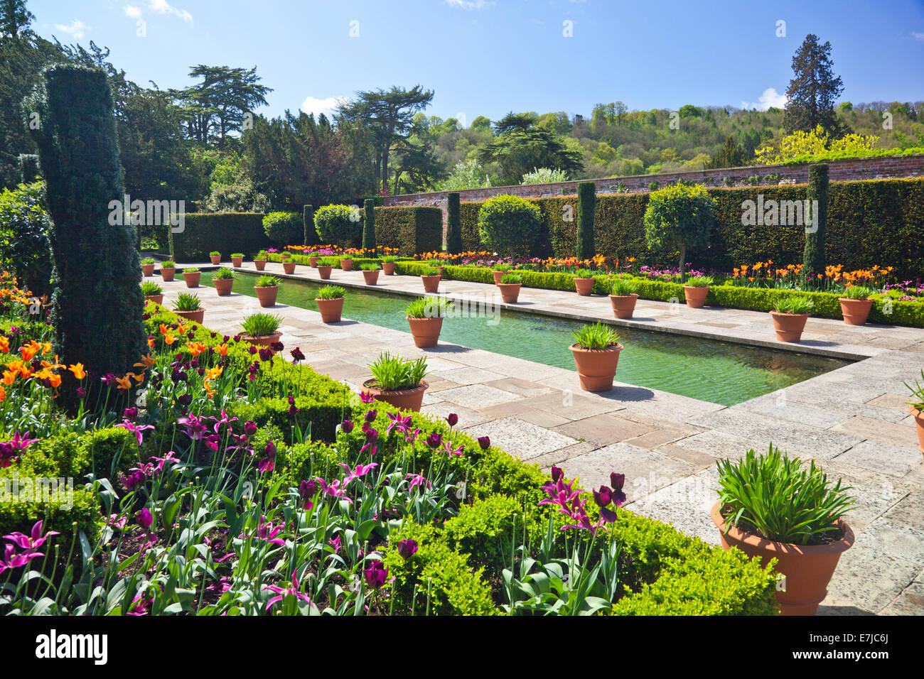 Hampton court garden herefordshire hi-res stock photography and images ...