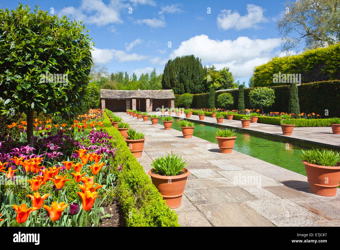 Hampton court garden herefordshire hi-res stock photography and images ...