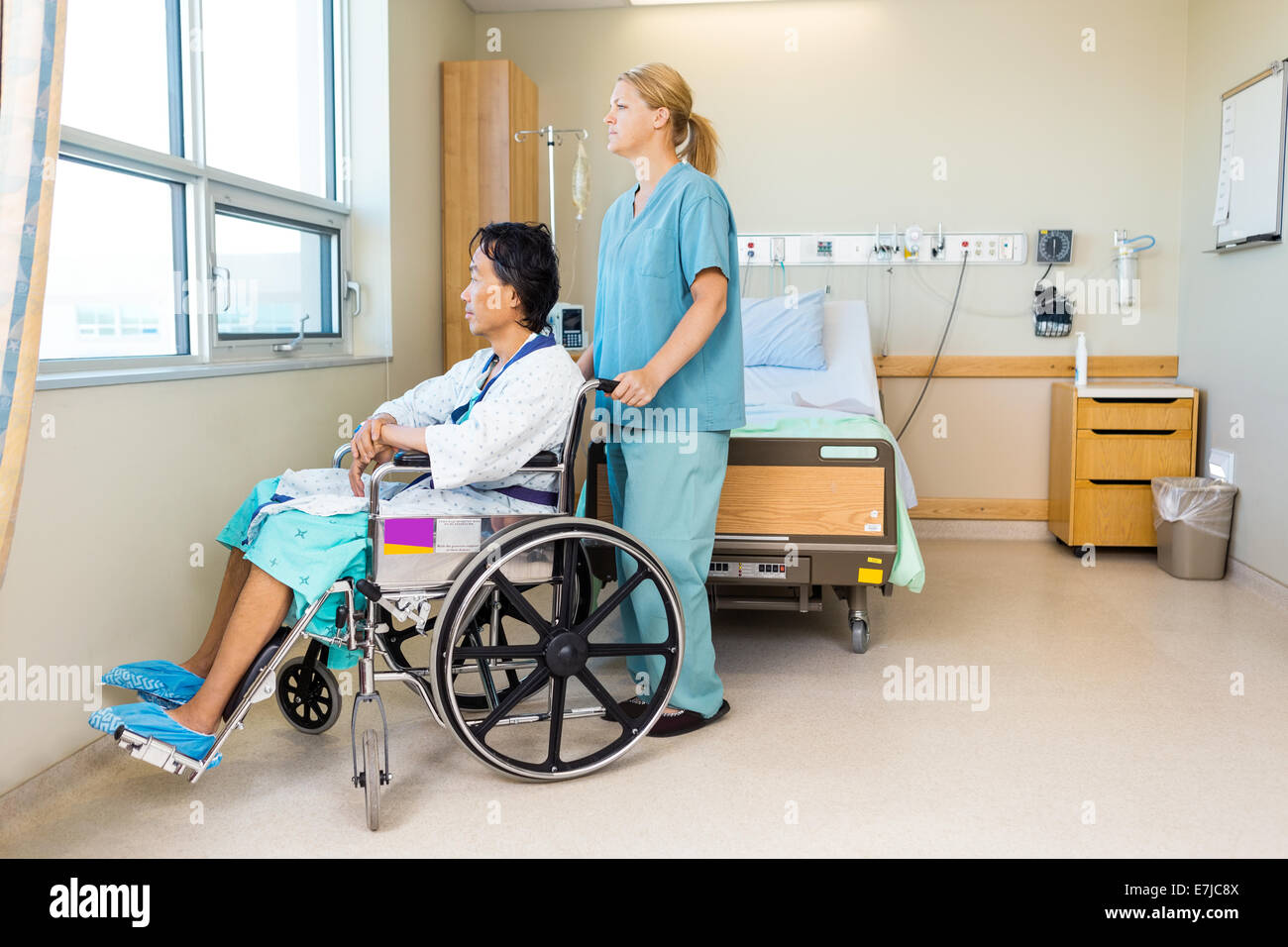 Asian girl sitting on hospital hi-res stock photography and images - Alamy
