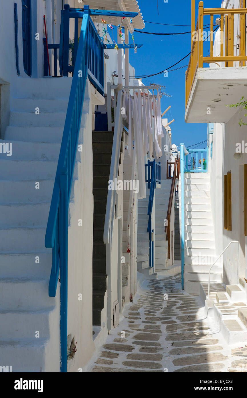 Cyclades islands buildings hi-res stock photography and images - Alamy