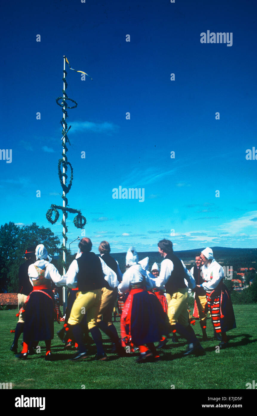 Maypole dancing sweden hi-res stock photography and images - Alamy