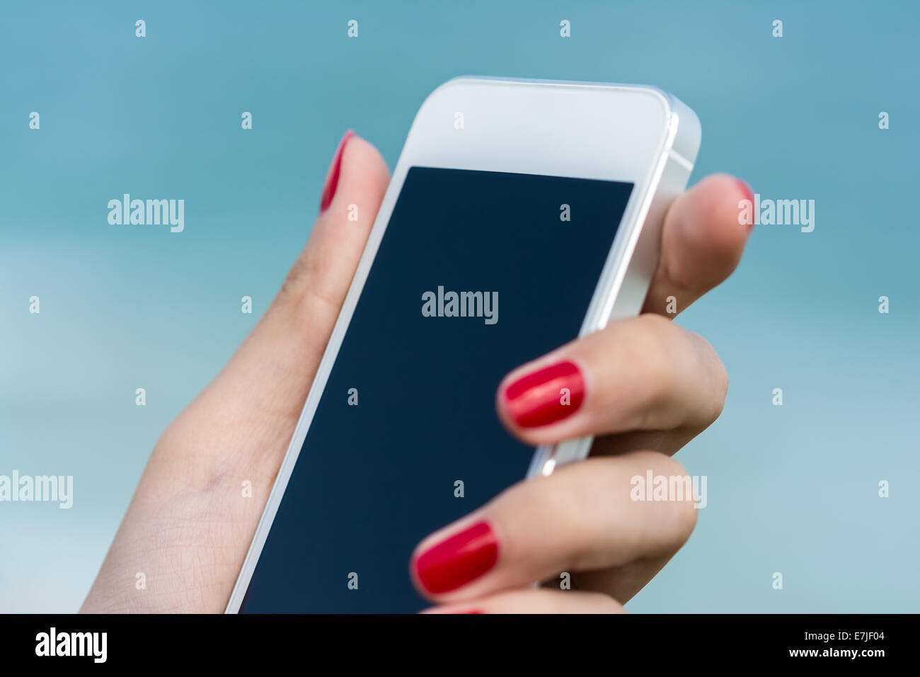 Hand holding phone girl hi-res stock photography and images - Alamy