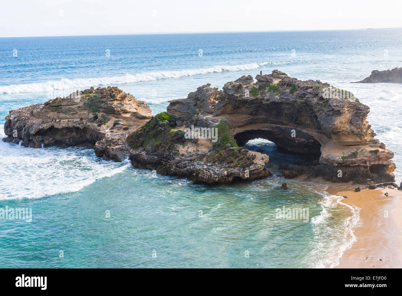 London bridge mornington peninsula rock formation on the coast ...