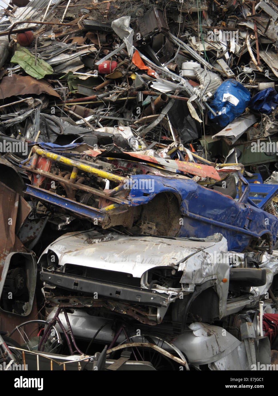 Wrecked cars hi-res stock photography and images - Alamy