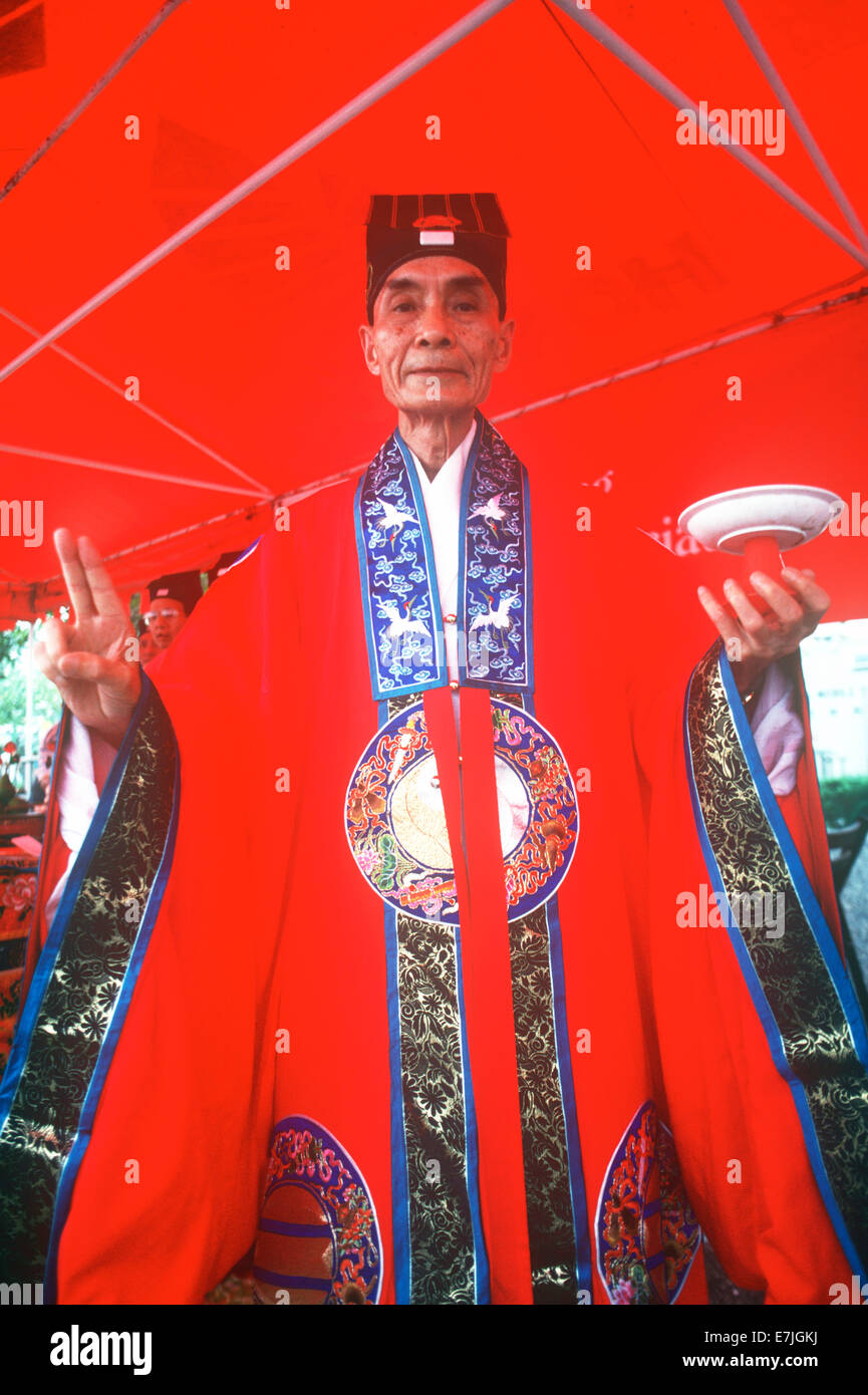 Priest and Offering, Hong Kong, China Stock Photo - Alamy