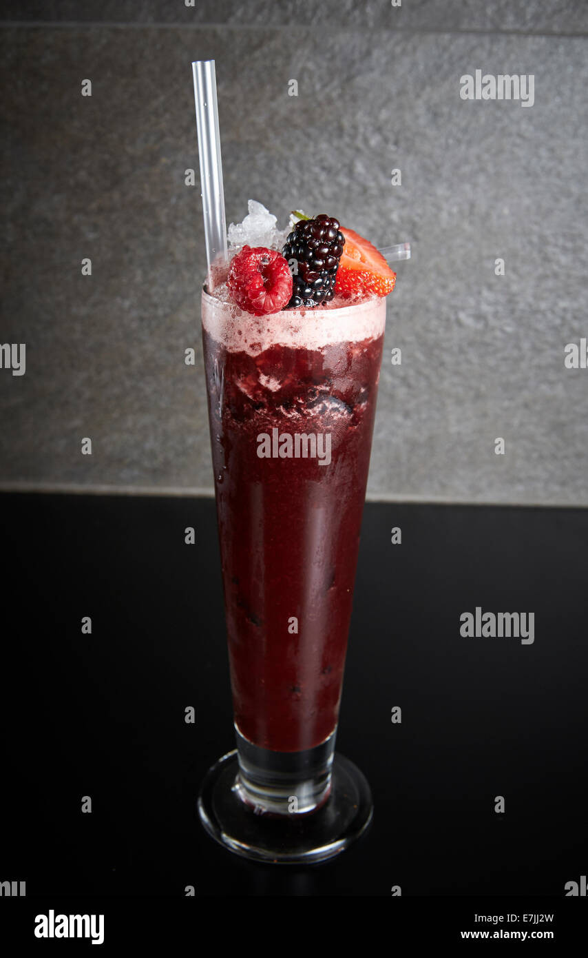 Cocktail Red berry Stock Photo - Alamy