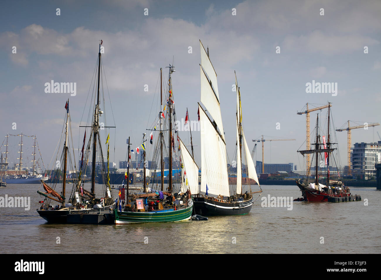 Historic london ships hi-res stock photography and images - Alamy