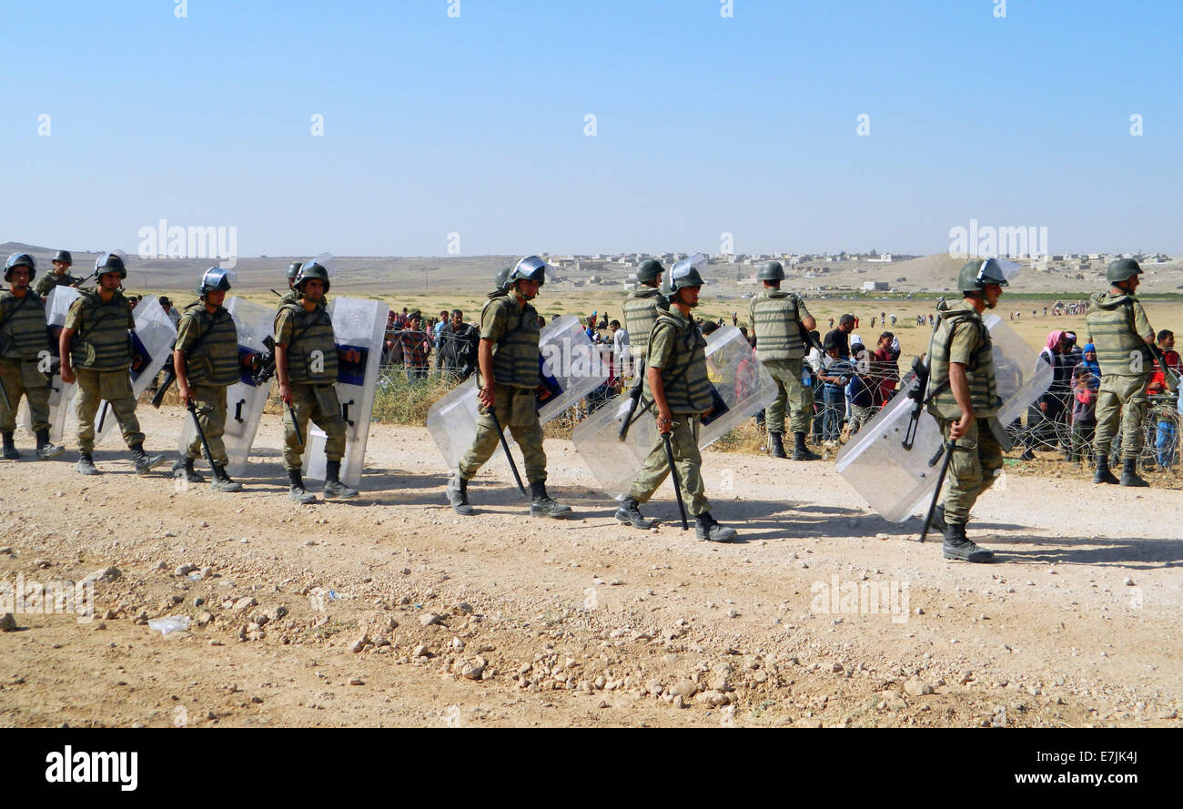 Crossing syria turkey border hi-res stock photography and images - Alamy