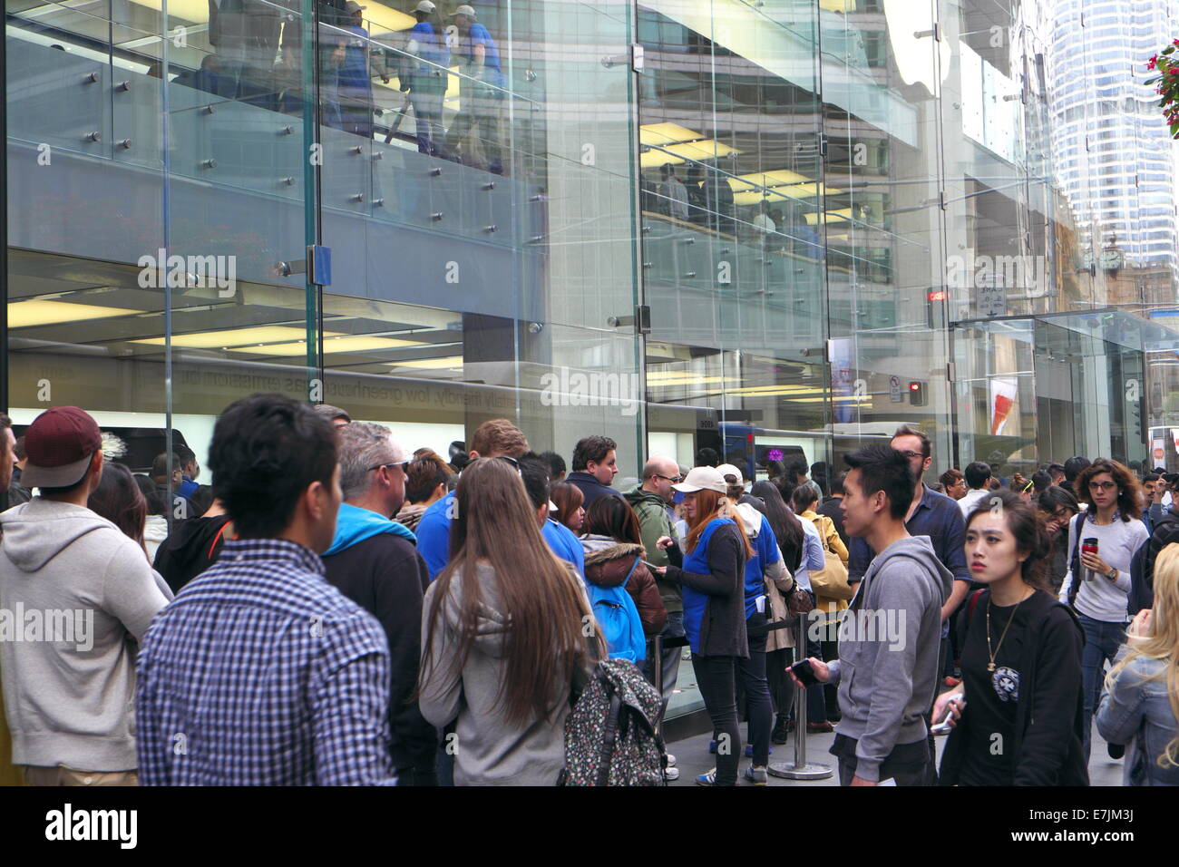 Apple customers queuing hi-res stock photography and images - Alamy