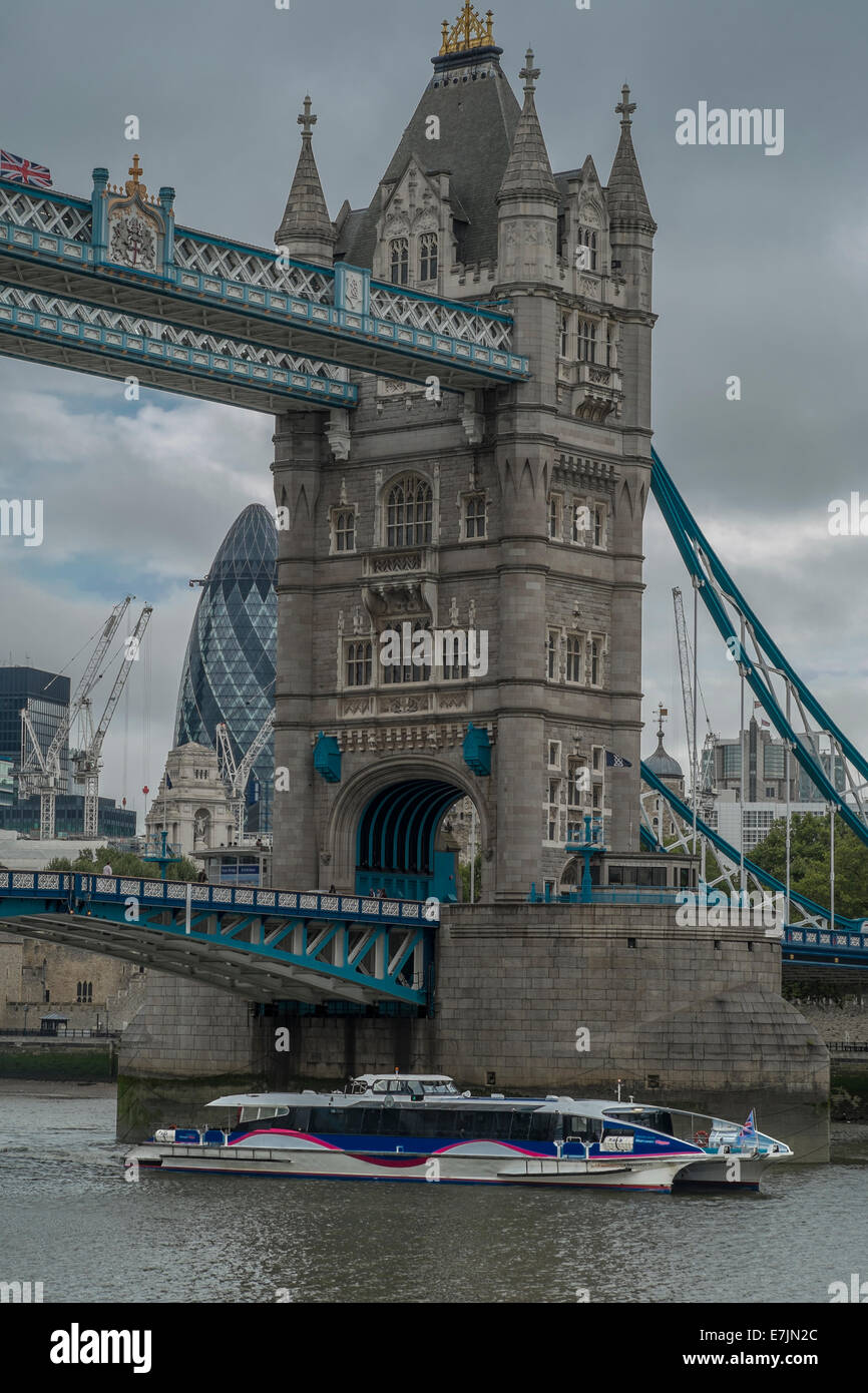 Passes the tower of london hi-res stock photography and images - Alamy