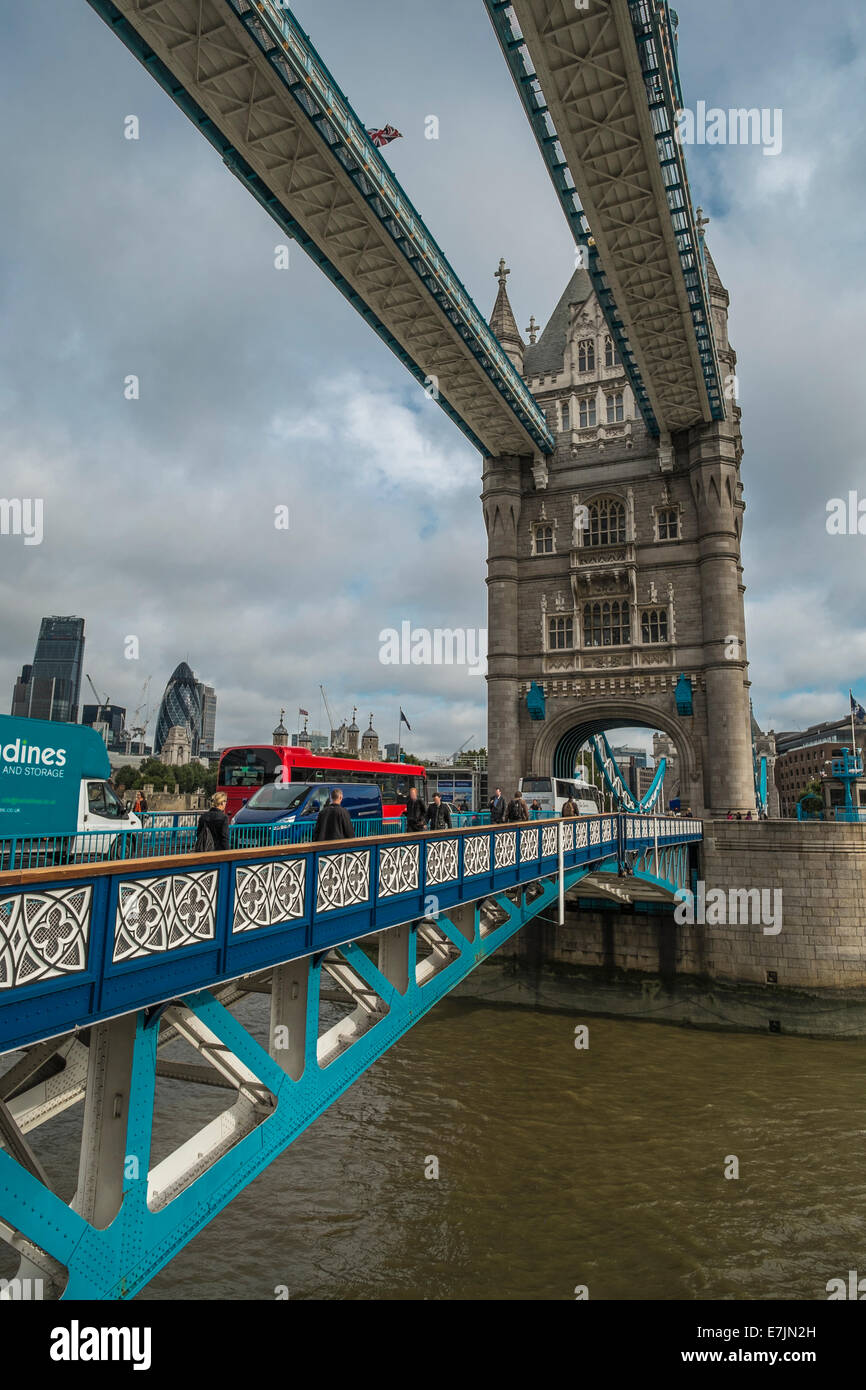 Dramatic Wide view of Tower Bridge with traffic and buses crossing ...