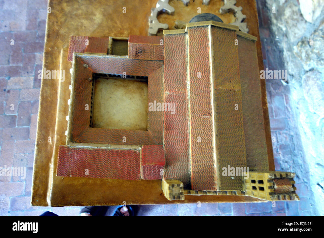 St jodis romanesque catheral elne hi-res stock photography and images ...