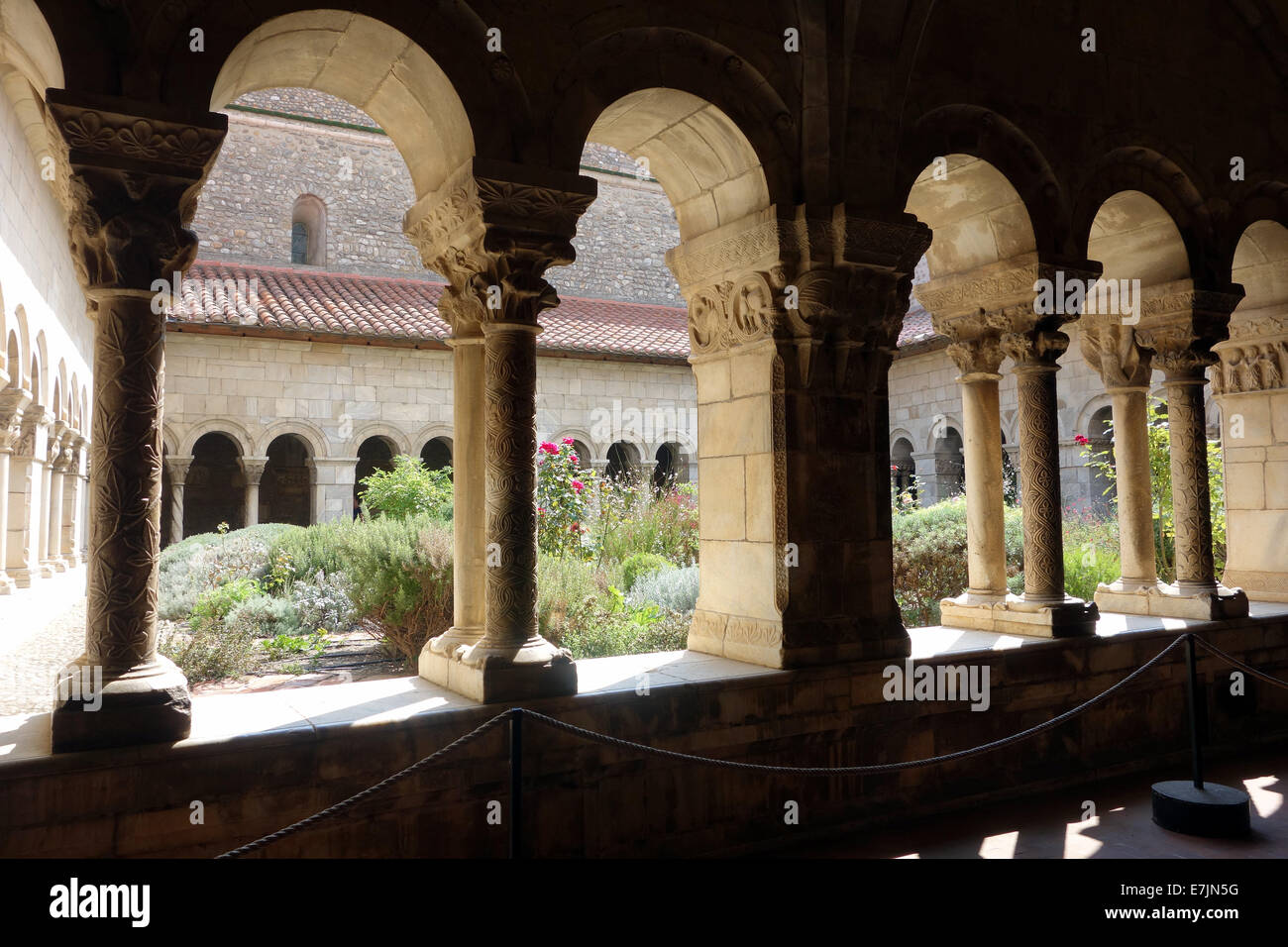 St jodis romanesque catheral elne hi-res stock photography and images ...