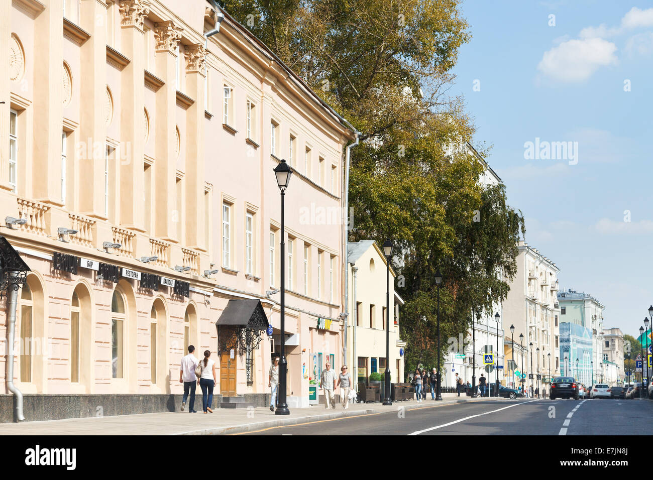 MOSCOW, RUSSIA - SEPTEMBER 13, 2014: historical Pokrovka street in ...