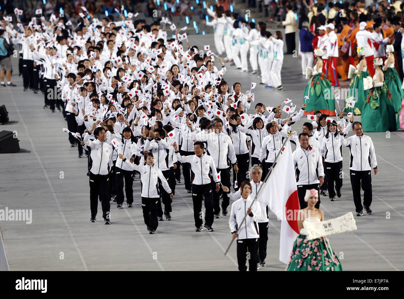 Incheon, South Korea. 19th Sep, 2014. The delegation of Japan enters ...
