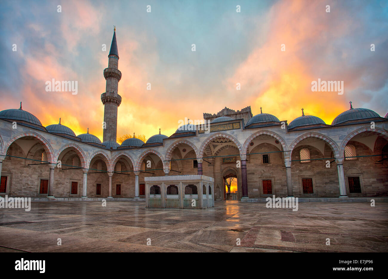 Sunset over the Soliman mosque. Istanbul Stock Photo - Alamy