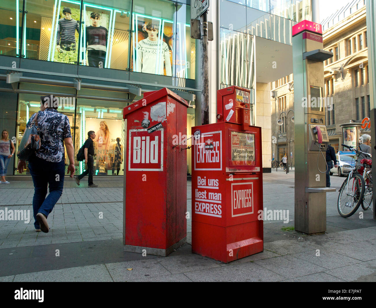 Vending booth hi-res stock photography and images - Alamy