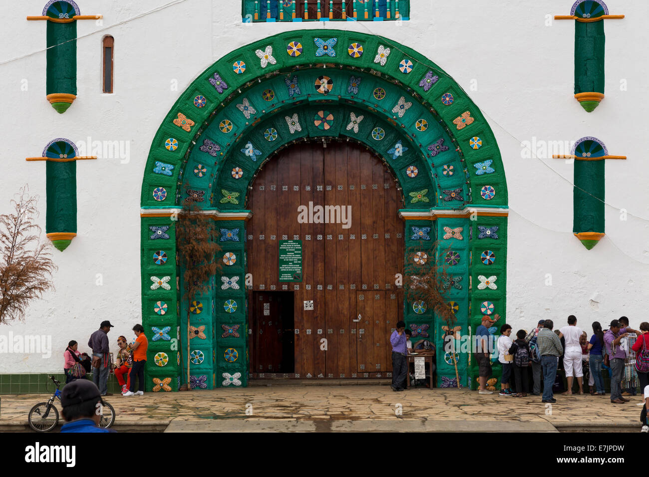 San juan chamulas church hi-res stock photography and images - Alamy