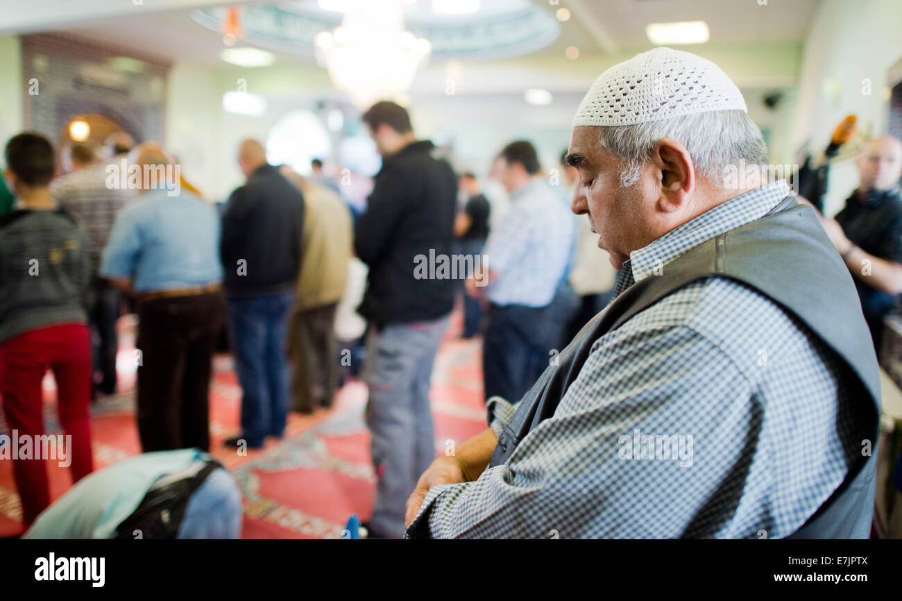 Ronnenberg, Germany. 19th Sep, 2014. Muslims participate in the ...