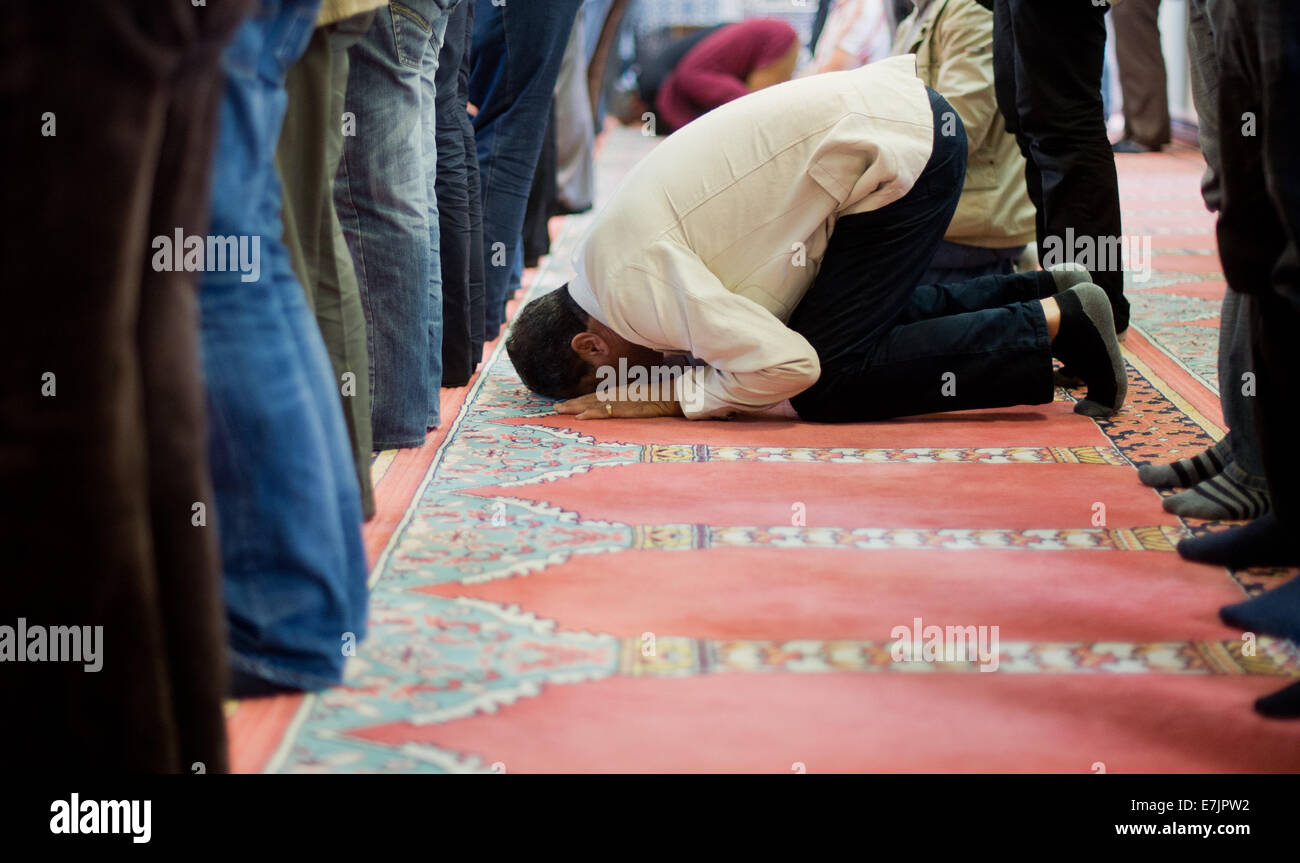 Ronnenberg, Germany. 19th Sep, 2014. Muslims participate in the ...