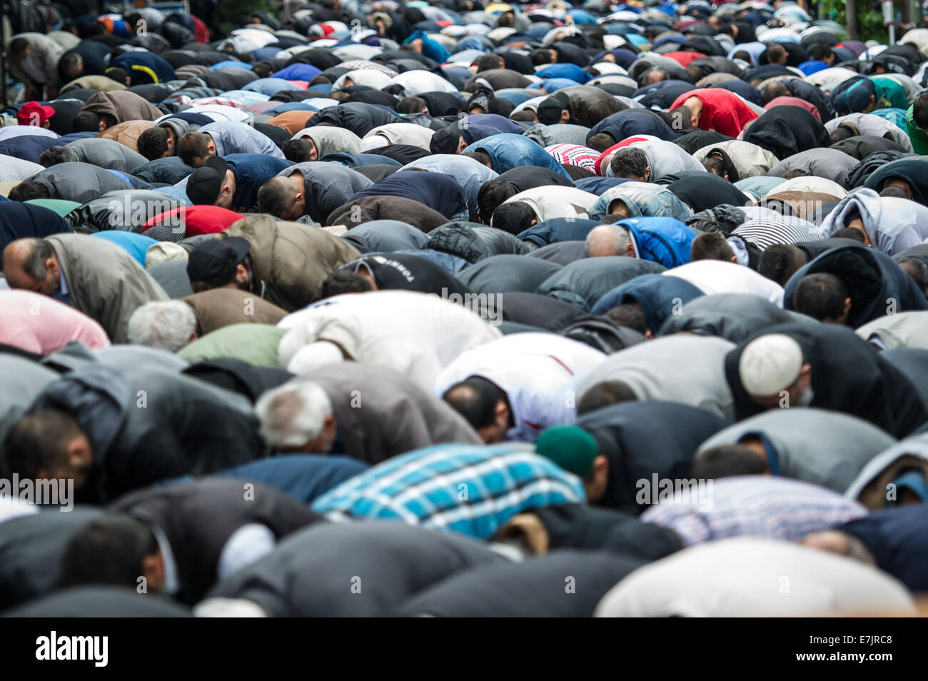Berlin, Germany. 19th Sep, 2014. Muslims pray in front of Mevlana ...