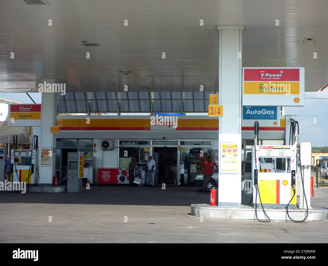 Oil shop gas station hi-res stock photography and images - Alamy