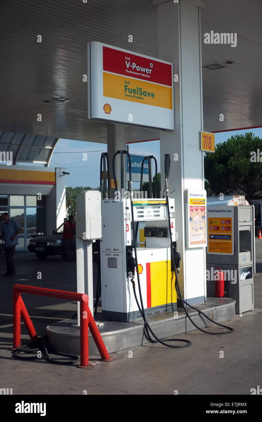 Oil shop gas station hi-res stock photography and images - Alamy