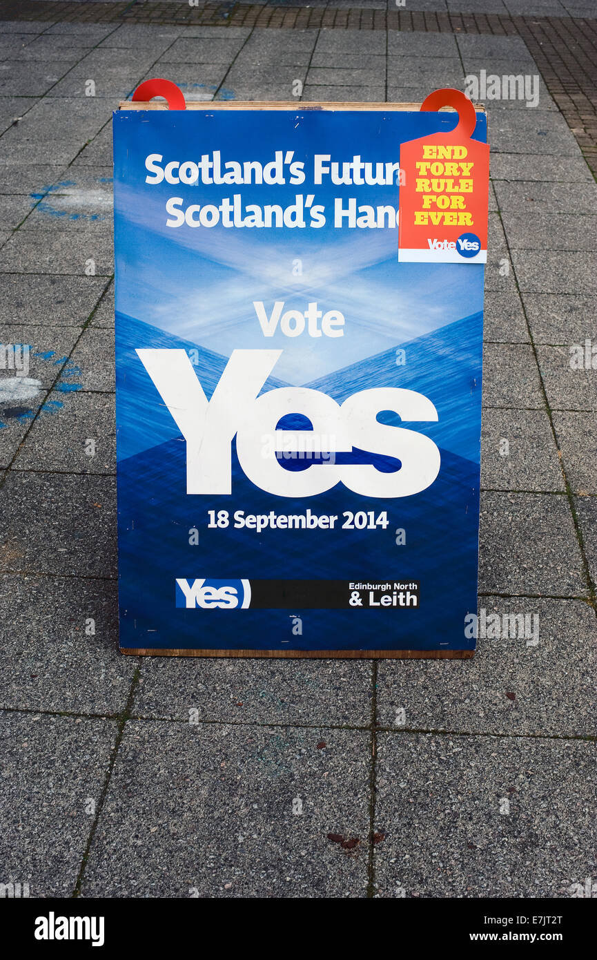 Uk referendum campaign poster hi-res stock photography and images - Alamy